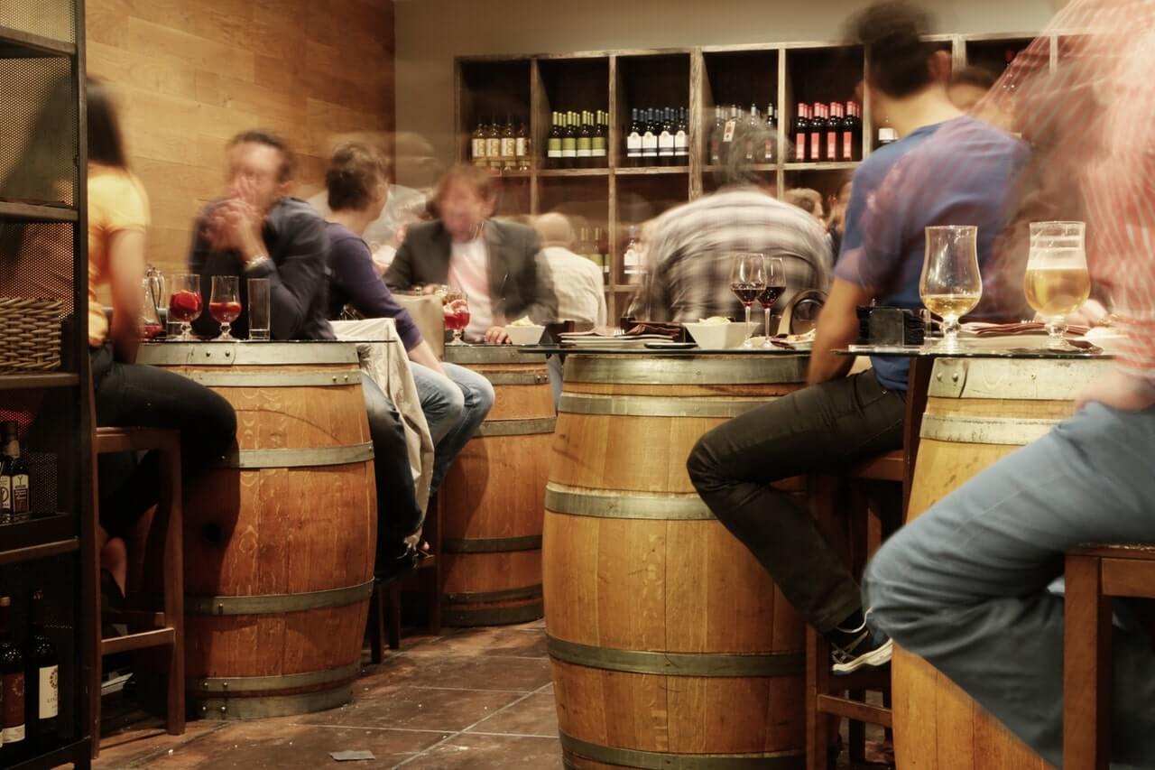 What Makes A Good Bar (Or Restaurant) Great? - Bizimply